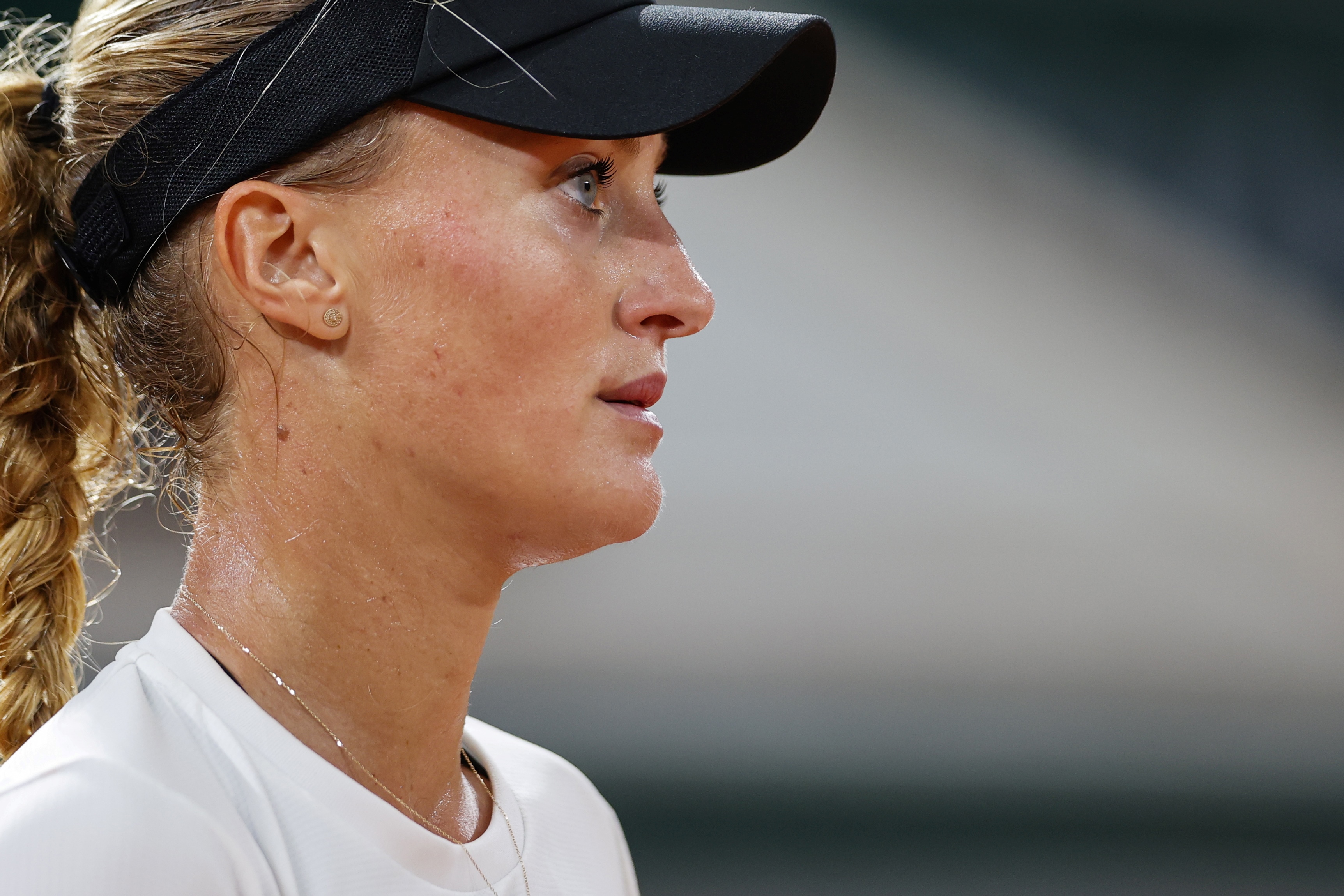 Roland Garros: Mladenovic protesta, Kenin si salva