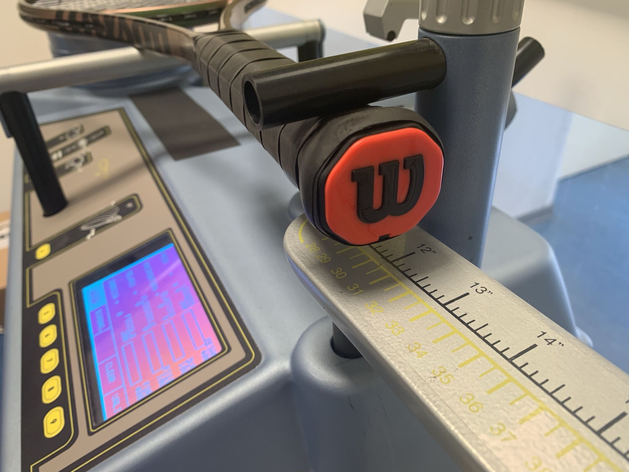 Nuova Wilson Blade camaleonte: le due facce di chi picchia duro