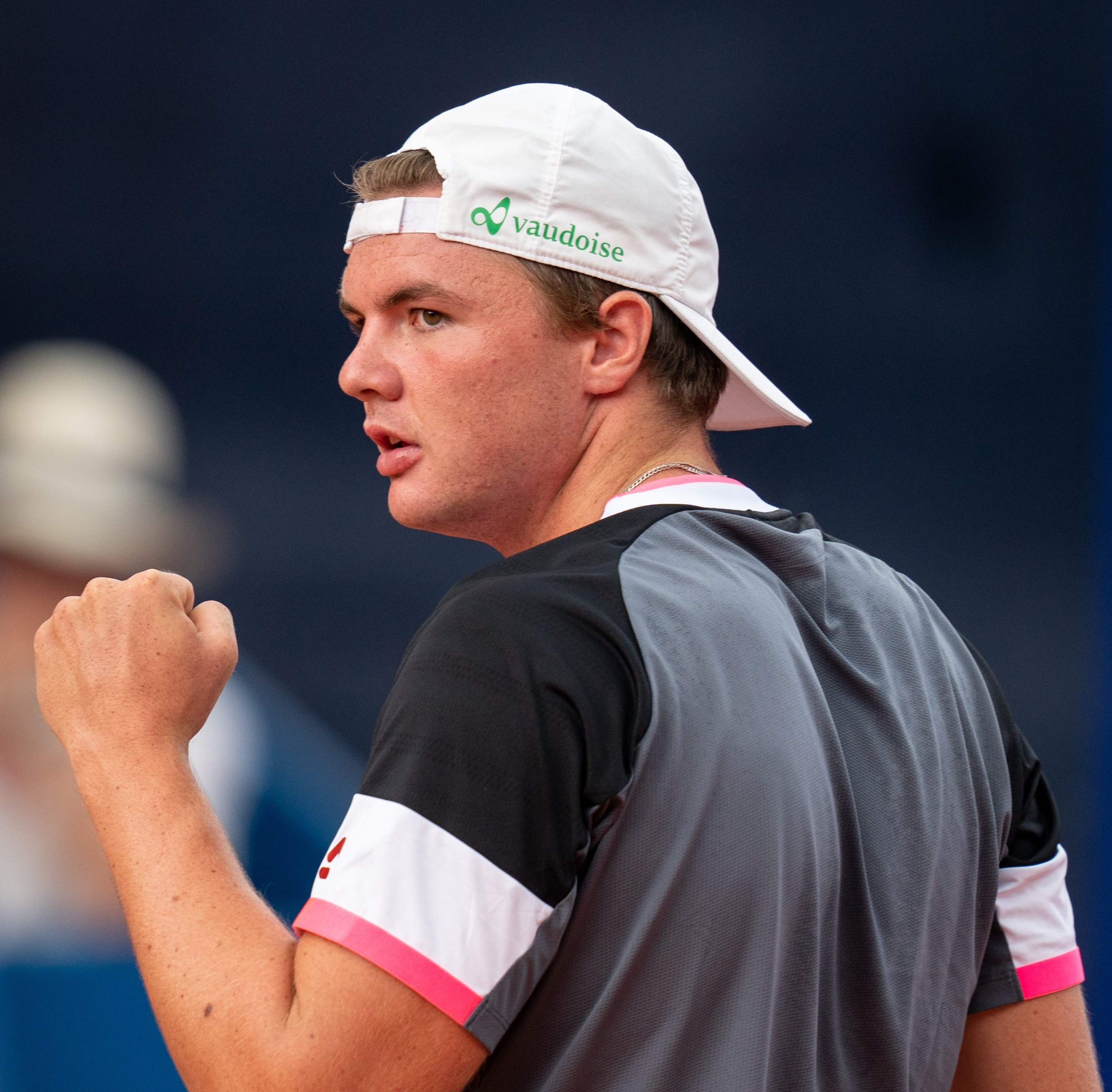 Stricker, punto e vittoria da applausi contro Fils - VIDEO