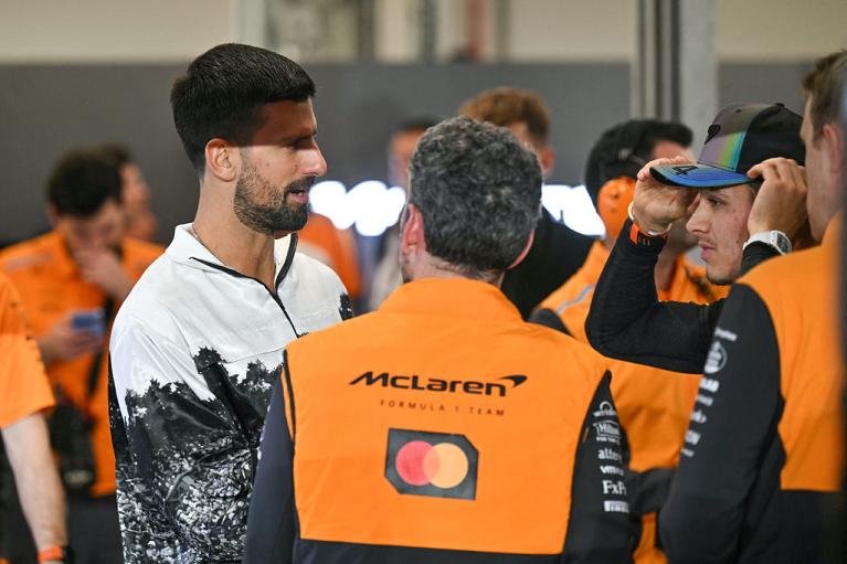 Djokovic ospite al GP di F1: il simpatico rimprovero di coach Murray